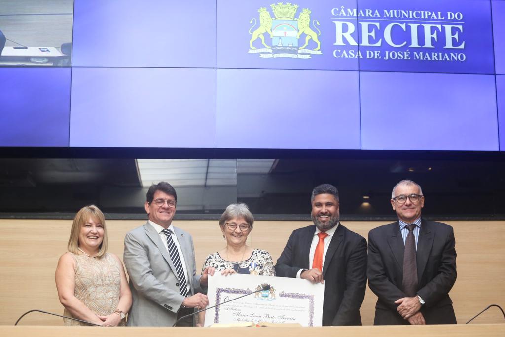 Maria Lúcia Brito Ferreira recebe Medalha de Mérito José Mariano ...