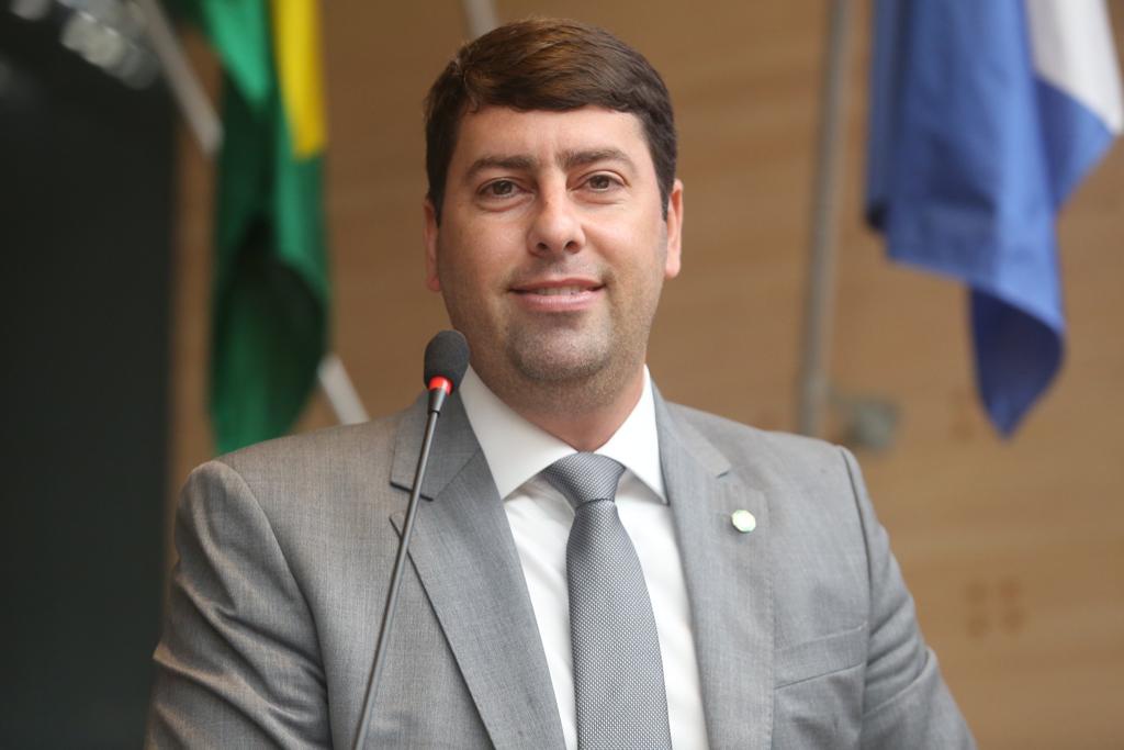 Samuel Salazar faz análise de projeto sobre linguagem neutra — Câmara ...