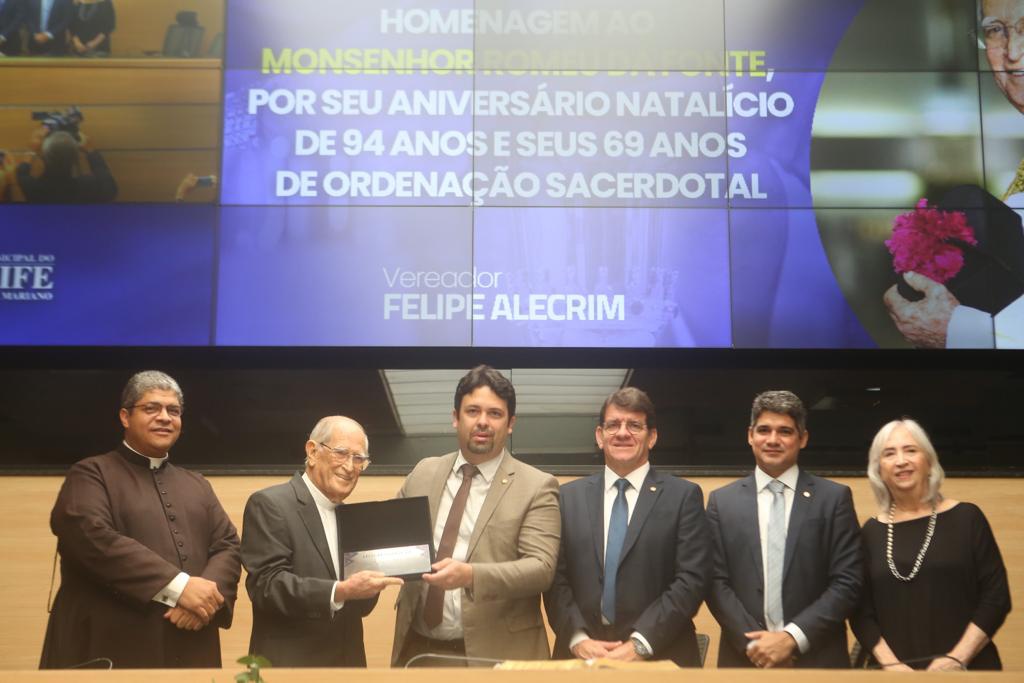 Solene celebra 94 anos de vida e 69 de ordenação sacerdotal de Padre ...