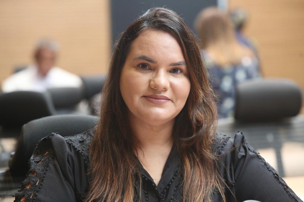 Michele Collins quer divulgação das leis que tratam sobre prevenção e ...