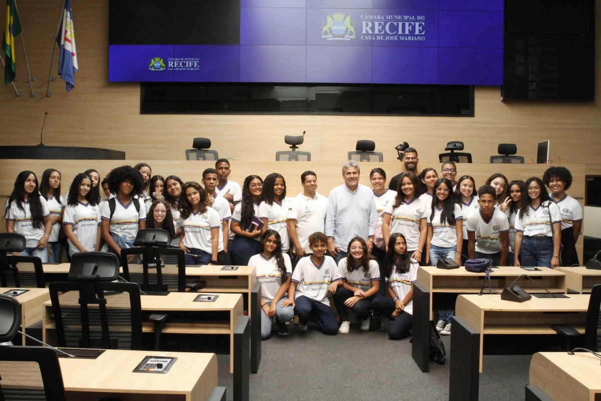 Alunos da Escola Barros Carvalho conhecem a Câmara Municipal do Recife ...