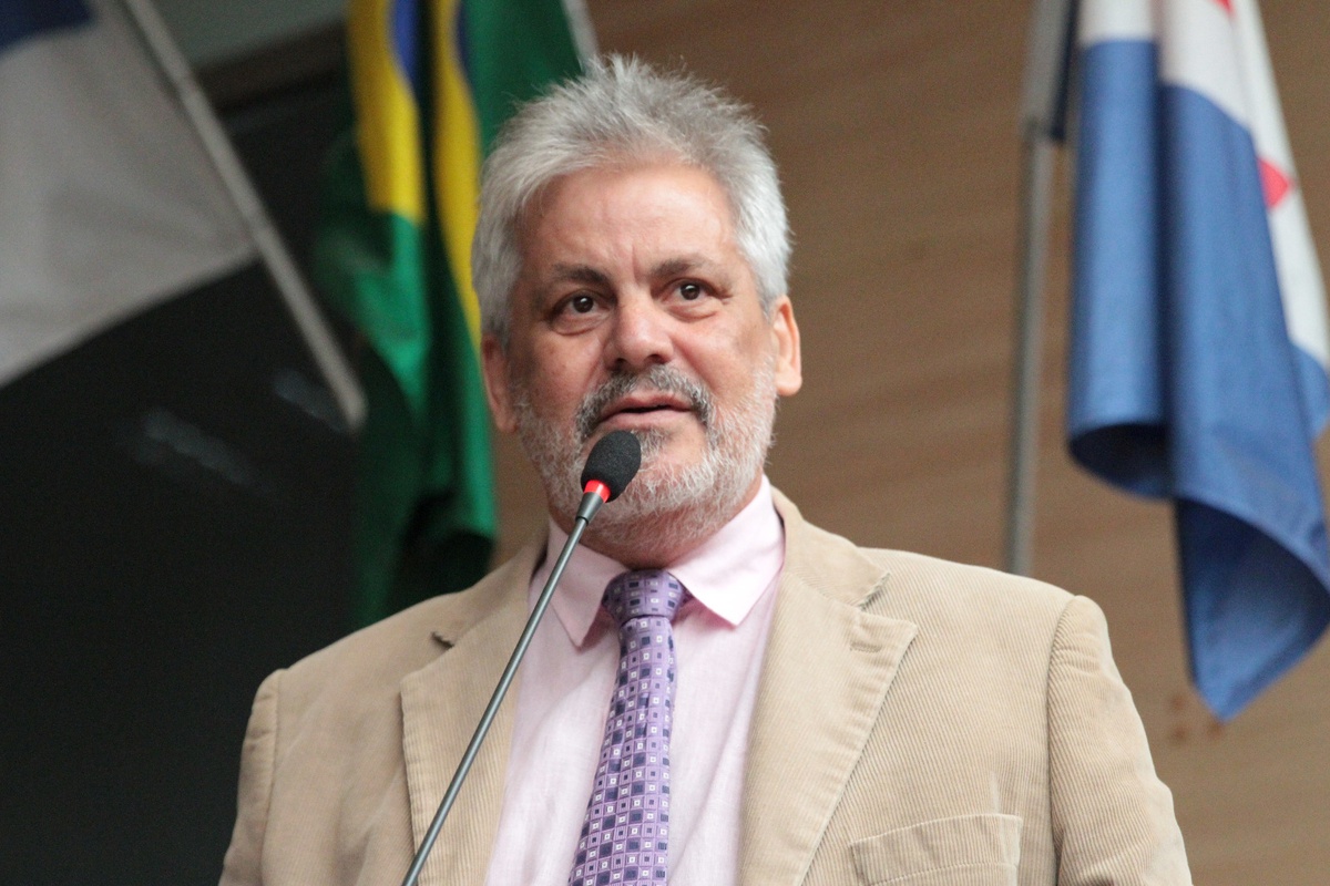 Osmar Ricardo denuncia situação de famílias que moram sobre canal da ...