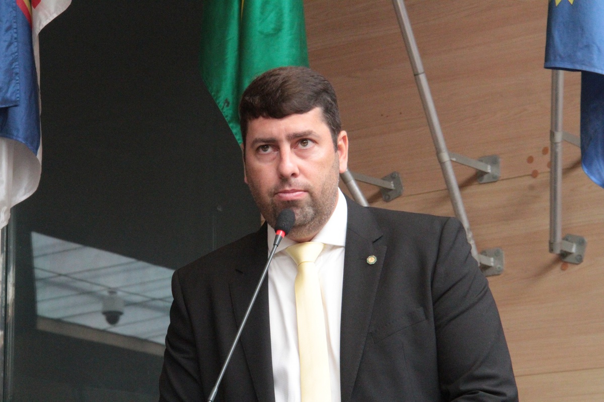 Samuel Salazar faz balanço da liderança do governo na Câmara — Câmara ...