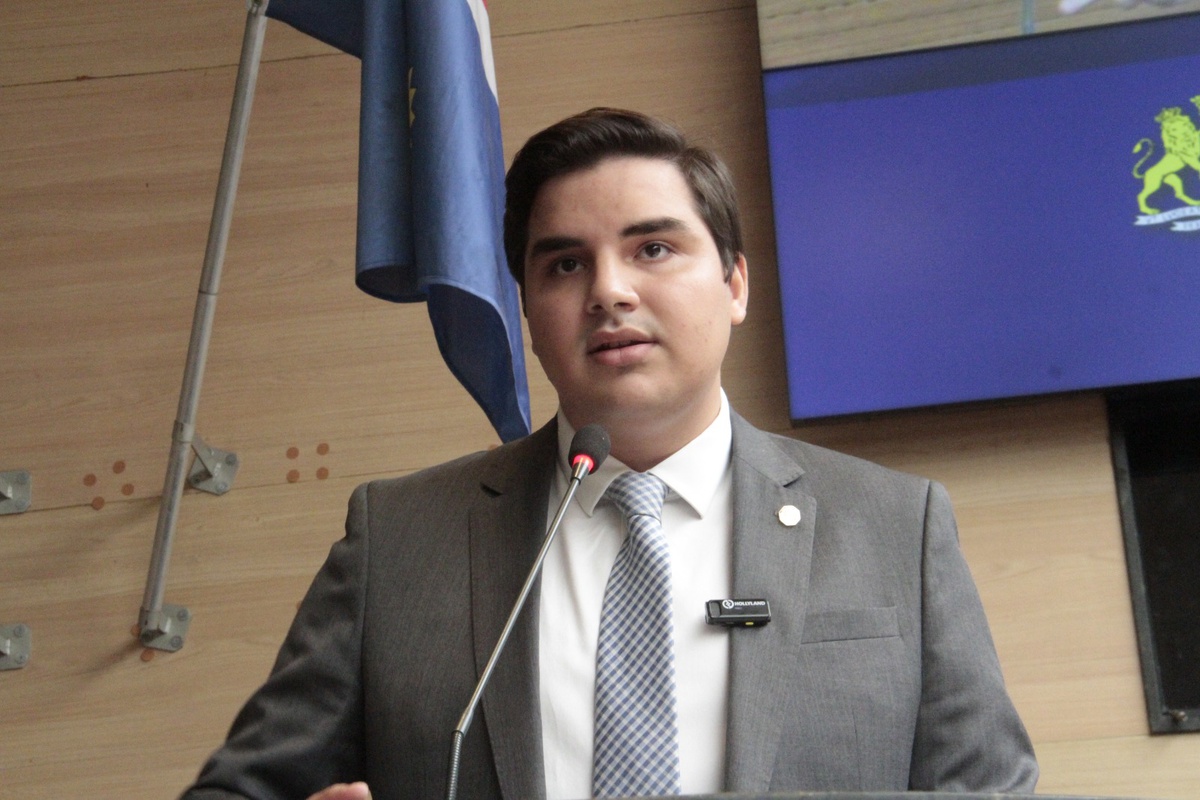 Alef Collins pede informações sobre obra na avenida Mário Melo — Câmara ...