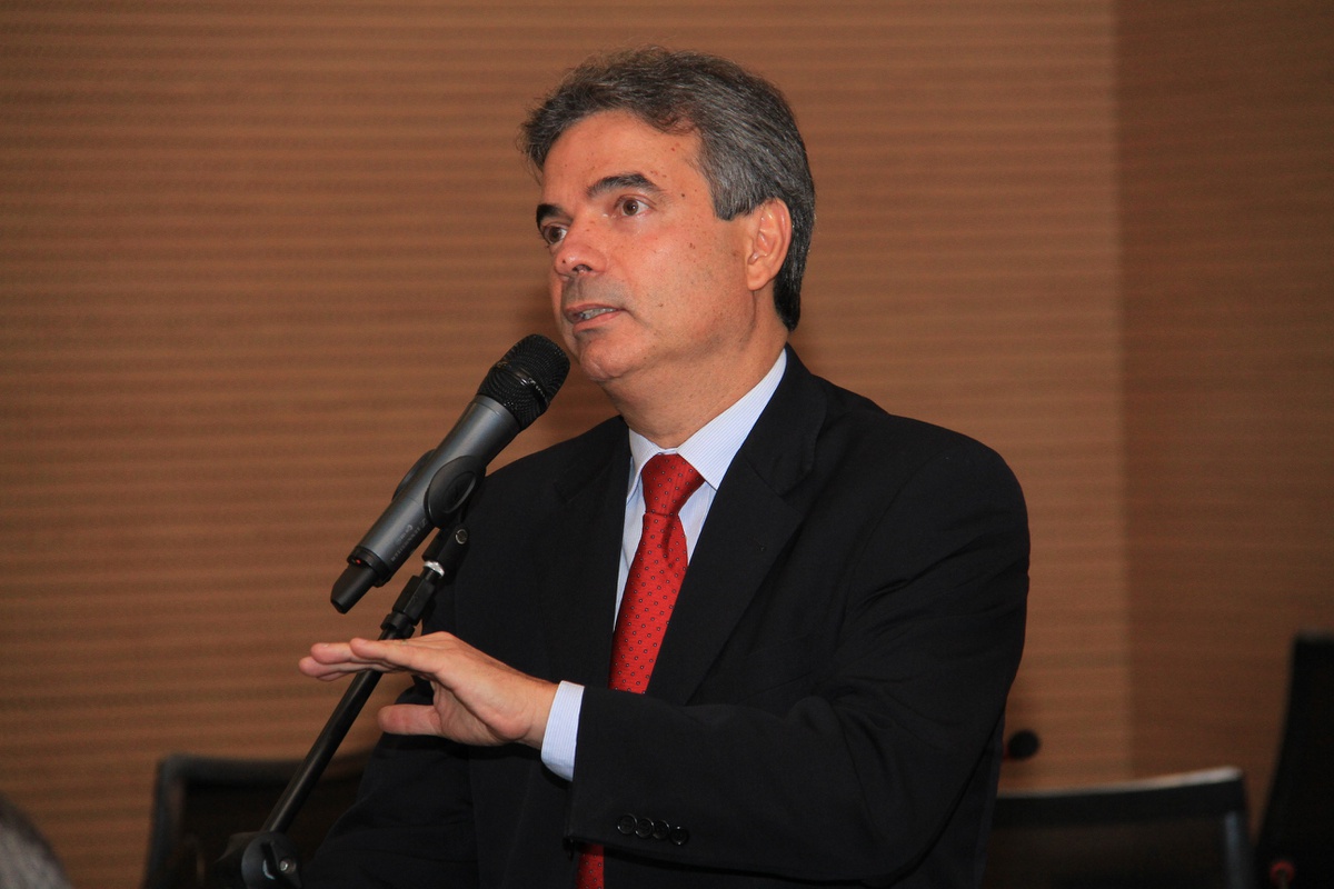 Gilberto Alves responde críticas sobre compra de máquinas — Câmara ...